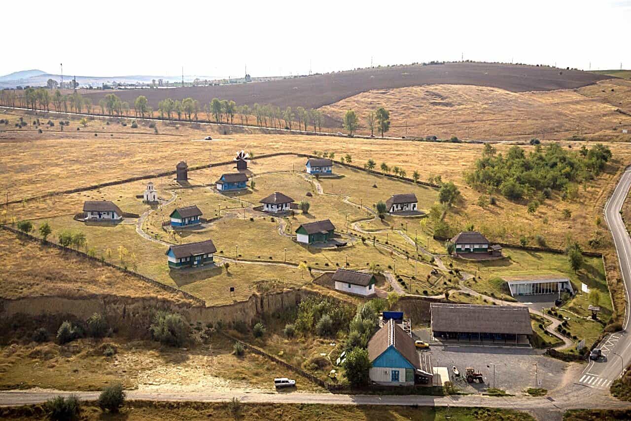 Satul Pescăresc Tulcea – un muzeu viu sau o vitrină de stuf pentru ...